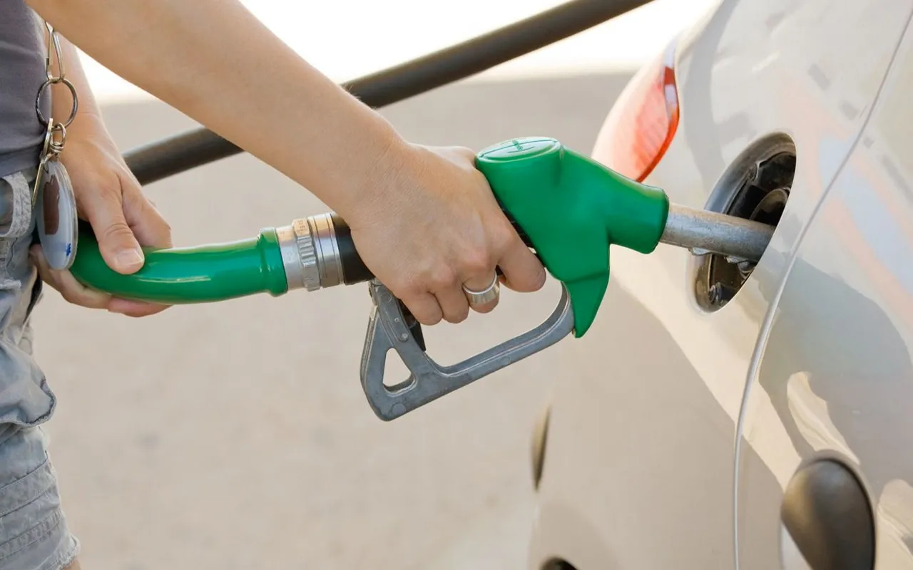 Petrol yükseliyor! Benzine ve motorine zam geldi! 4 Ocak 2024 benzin ...