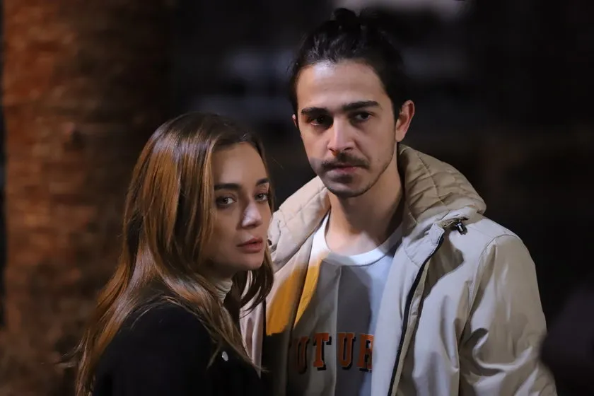 Maviye Sürgün 4. bölüm izle: Defne, Ali ve Ozan arasında kalıyor! | Show TV Maviye Sürgün son ...