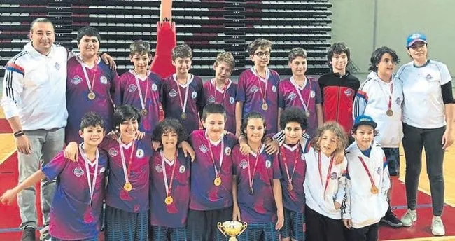 Önce salon sonra şampiyonluk geldi - Akdeniz Haberleri Önce salon sonra şampiyonluk geldi - Akdeniz Haberleri