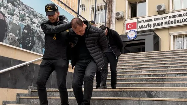 13 bin kilometreden gelip Beşiktaş’ta Çelik kasa soydular Şilili iki ... 13 bin kilometreden gelip Beşiktaş’ta Çelik kasa soydular Şilili iki ...
