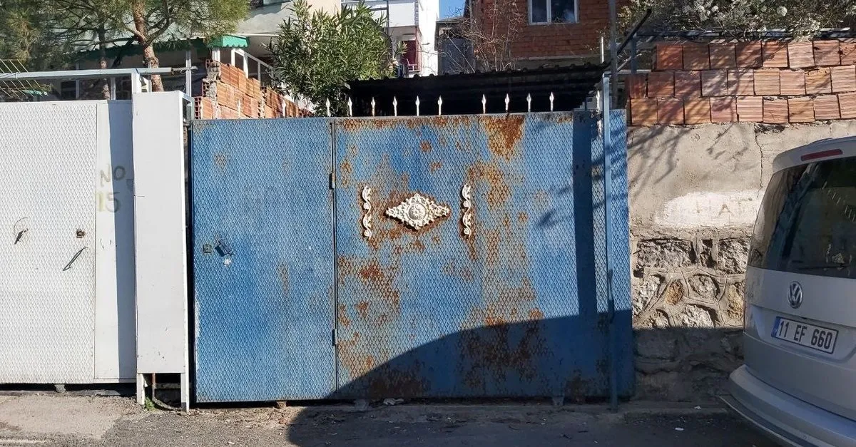 3 yaşındaki Mustafa, demir kapının altında kaldı - Yaşam Haberleri 3 yaşındaki Mustafa, demir kapının altında kaldı - Yaşam Haberleri