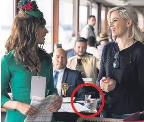 İnce belli süpermiş Charlie! - Son Dakika Magazin Haberleri