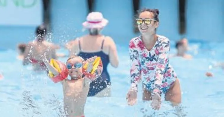 Turistlerin havuz keyfi başladı - Akdeniz Haberleri