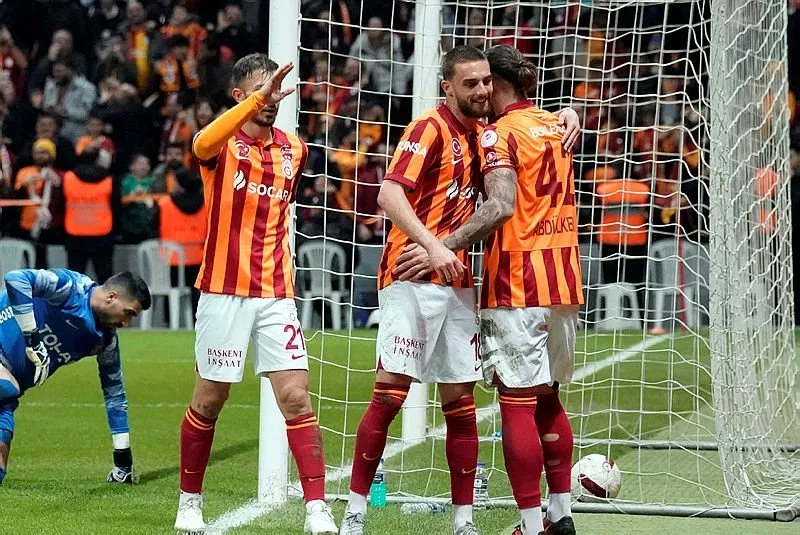 Son Dakika Galatasaray Transfer Haberleri Ve Angelino Ayrılıyor İşte