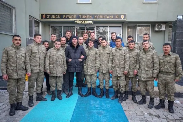 Çok güzel hareketler bunlar - Son Dakika Magazin Haberleri Çok güzel hareketler bunlar - Son Dakika Magazin Haberleri