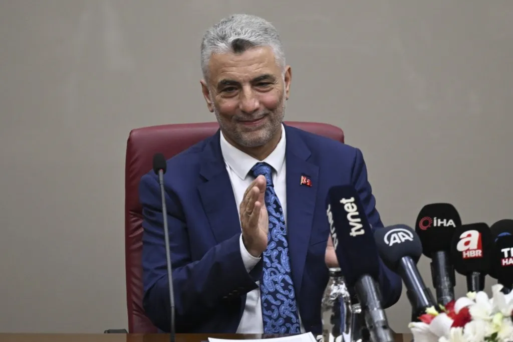 Ömer Bolat kimdir kaç yaşında, nereli, evli mi? İşte Yeni Ticaret ... Ömer Bolat kimdir kaç yaşında, nereli, evli mi? İşte Yeni Ticaret ...