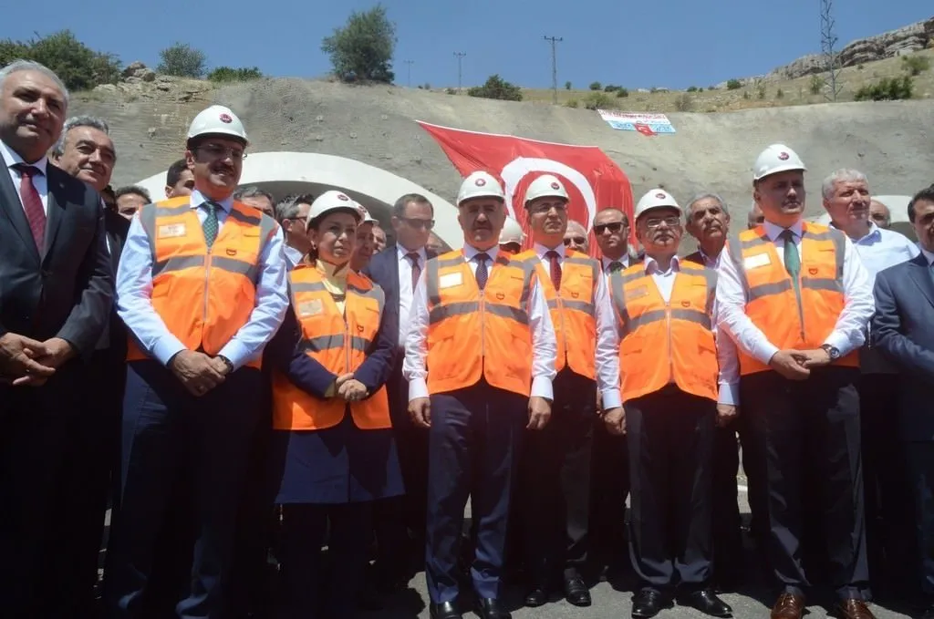 Doğu’yu 12 ile bağlayacak tünel açıldı - FotoHaber - Ekonomi
