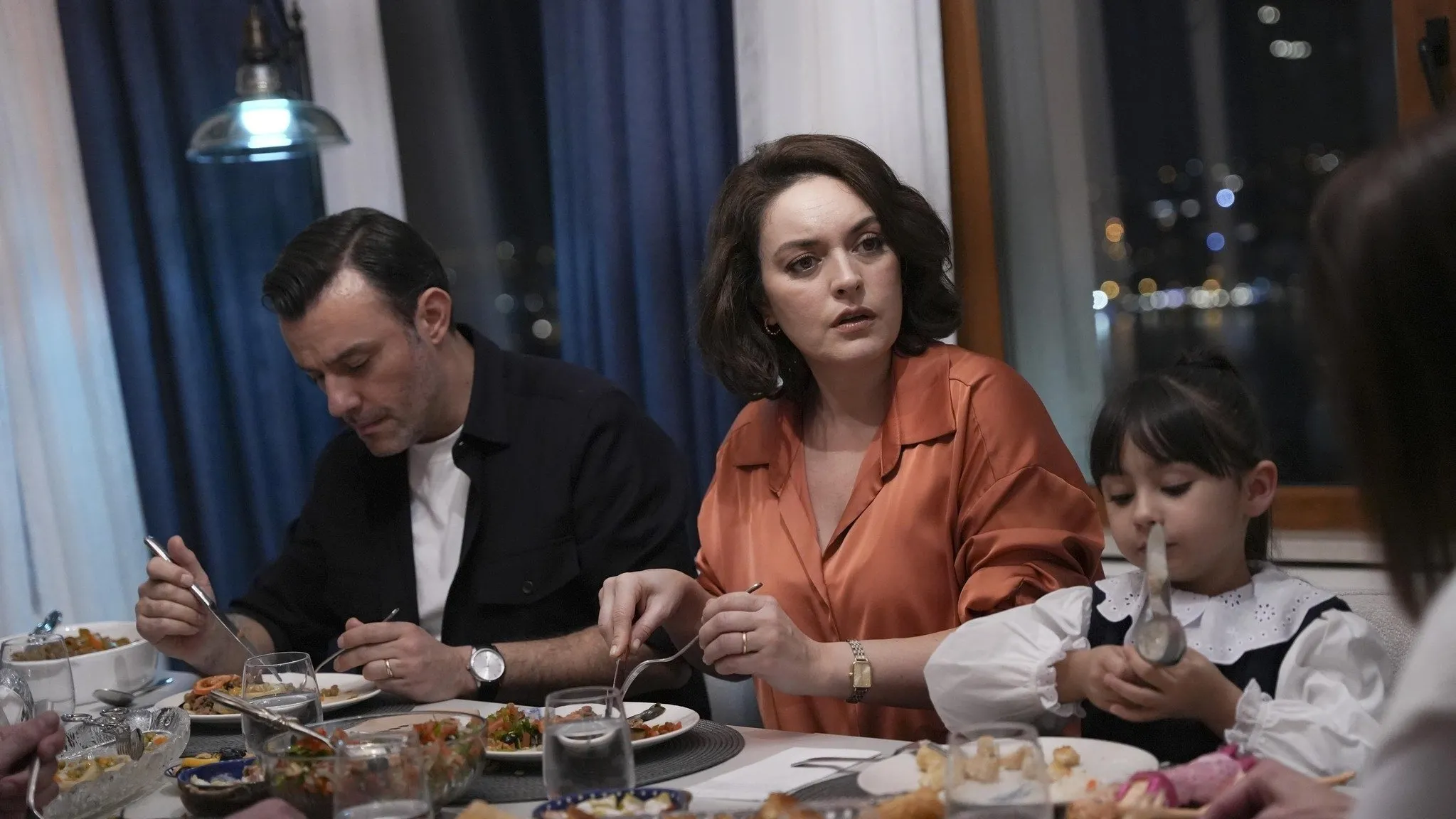 BAŞKA BİR GÜN 2. BÖLÜM FRAGMANI YAYINLANDI! ATV'nin yeni dizisi Başka ...