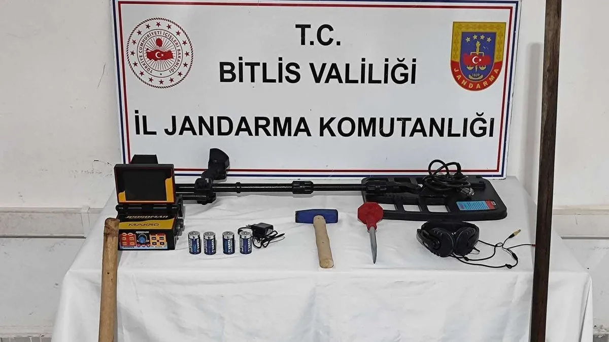 Selçuklu mezarında kaçak kazı yapanlar suçüstü yakalandı - Yaşam Haberleri Selçuklu mezarında kaçak kazı yapanlar suçüstü yakalandı - Yaşam Haberleri