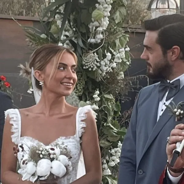 Son Dakika Magazin Haberleri Oyuncu İsmail Ege Şaşmaz Ve Hande Ünal Bu