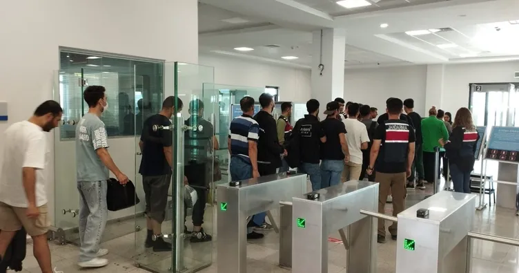 Kocaeli'de düzensiz 24 göçmen sınır dışı edildi - Kocaeli Haberleri