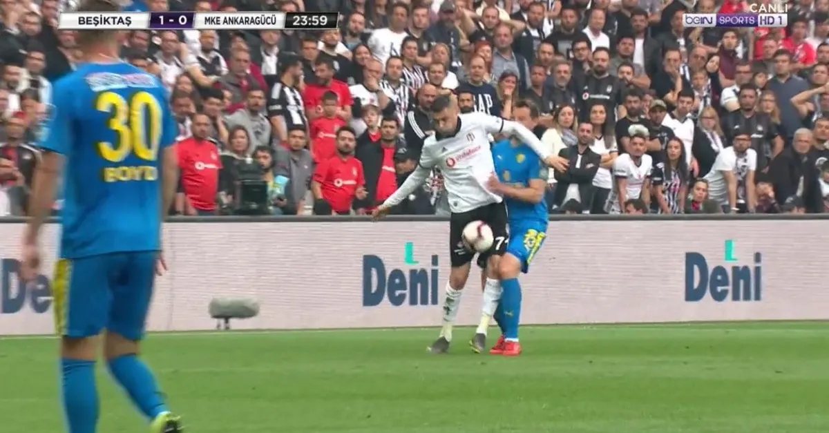 Erman Toroğlu, Burak Yılmaz için ne söyledi? "Sarı kart, kırmızı kart ...