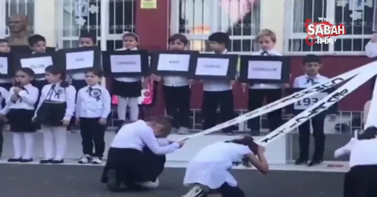 10 Kasım’da öğrencilerin Atatürk'e secde ettirildiği bir bir skandal ... 10 Kasım’da öğrencilerin Atatürk'e secde ettirildiği bir bir skandal ...