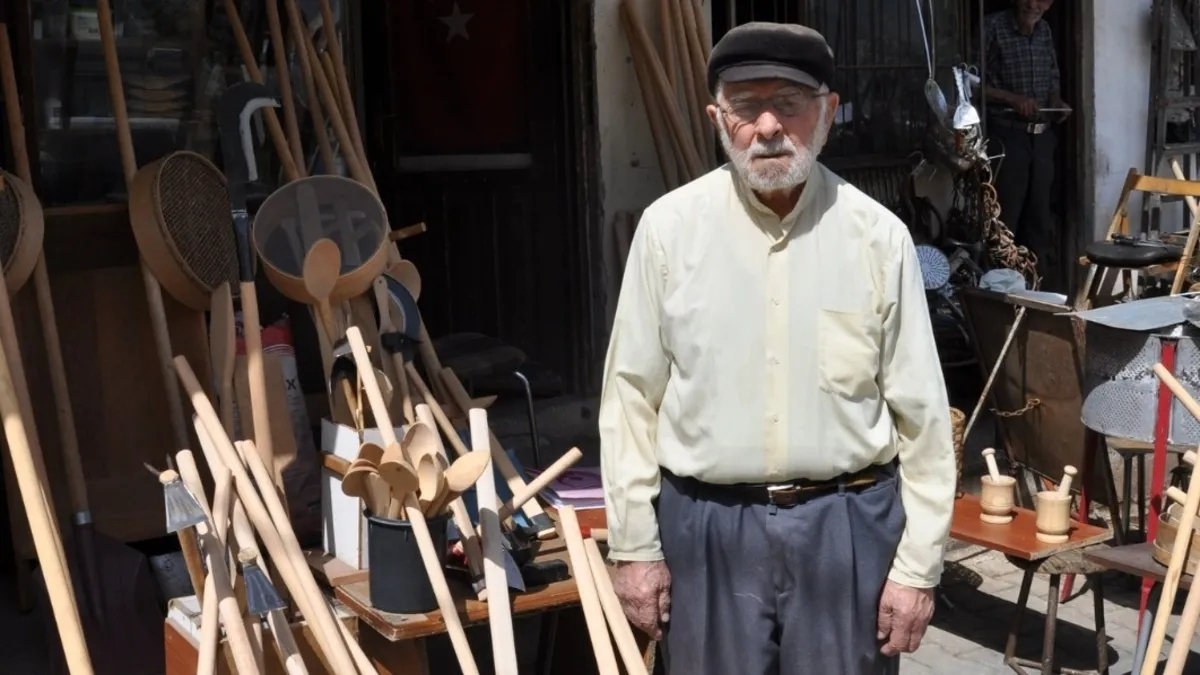 Yarım asırdır ahşaba hayat veriyor - Amasya Haberleri
