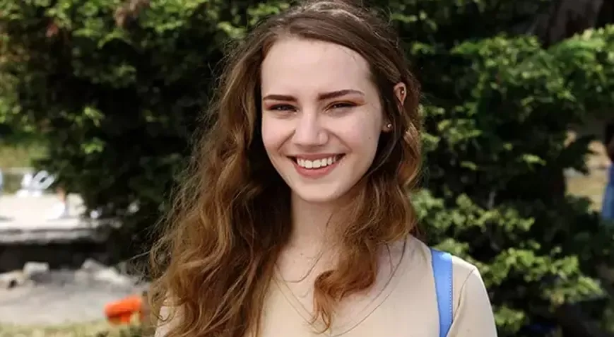 ESLEM AKAR KİMDİR? Eslem Akar kaç yaşında, aslen nereli, hangi dizi ve ...