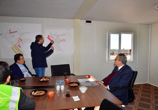 Türkiye’nin en büyük lojistik merkezi projesinde çalışmaları inceledi ... Türkiye’nin en büyük lojistik merkezi projesinde çalışmaları inceledi ...