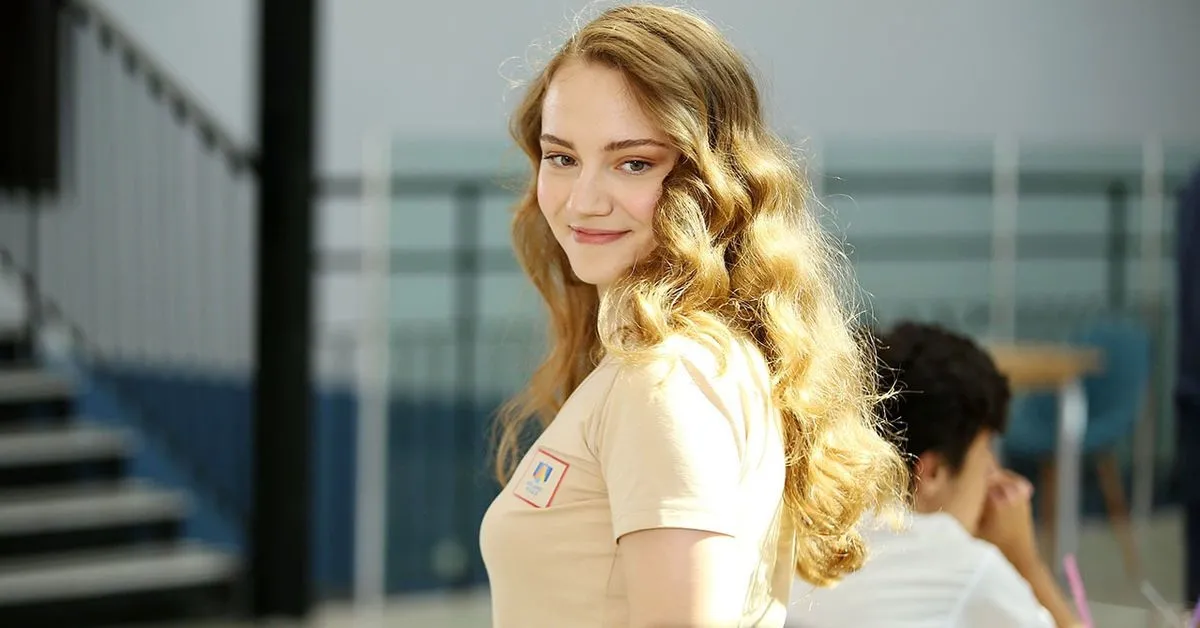 ESLEM AKAR KİMDİR? Eslem Akar kaç yaşında, aslen nereli, hangi dizi ve ...