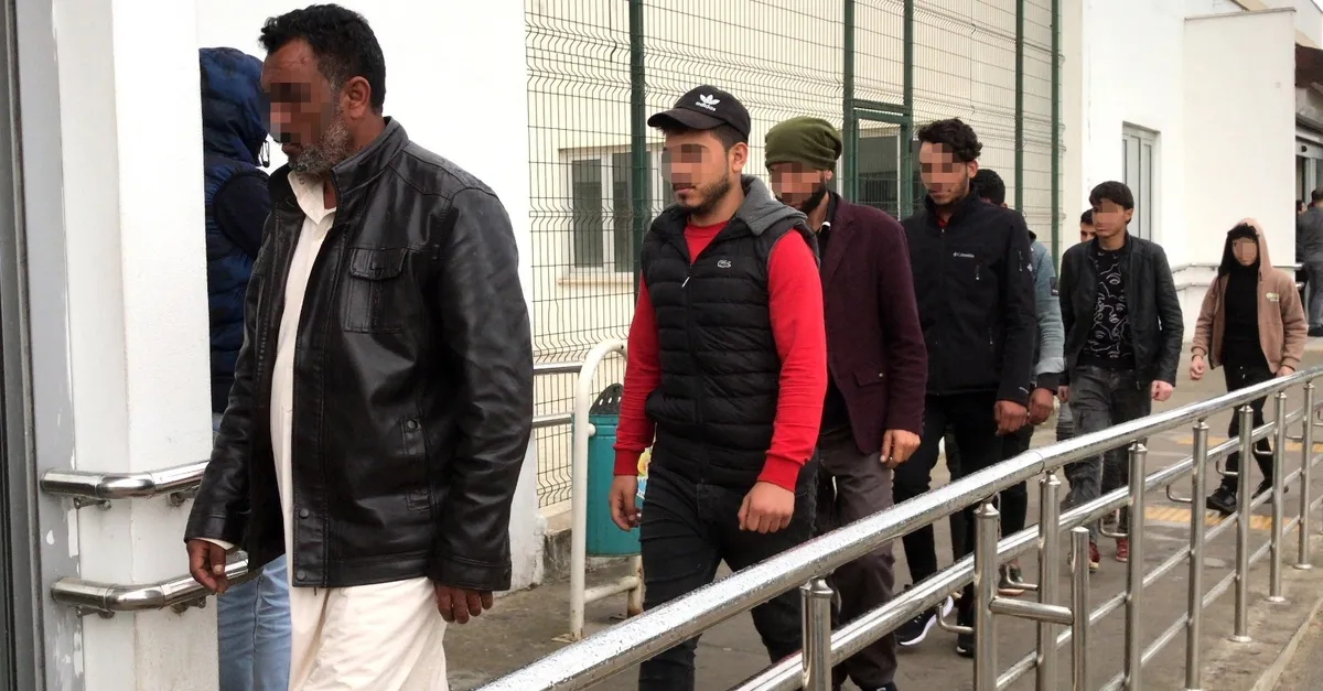 Kaçak göçmenler sınır dışı edildi - Yaşam Haberleri