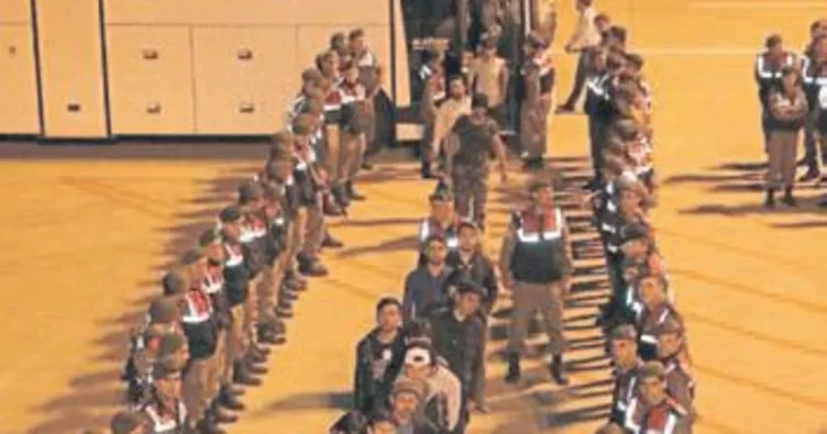 324 kaçak göçmen sınır dışı edildi - Egeli Sabah Haberleri