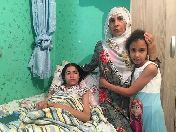 Boynuna saplanan makasla felç kalan Ezel’in yardım çığlığı - Yaşam ... Boynuna saplanan makasla felç kalan Ezel’in yardım çığlığı - Yaşam ...