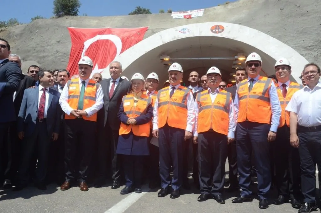 Doğu’yu 12 ile bağlayacak tünel açıldı - FotoHaber - Ekonomi