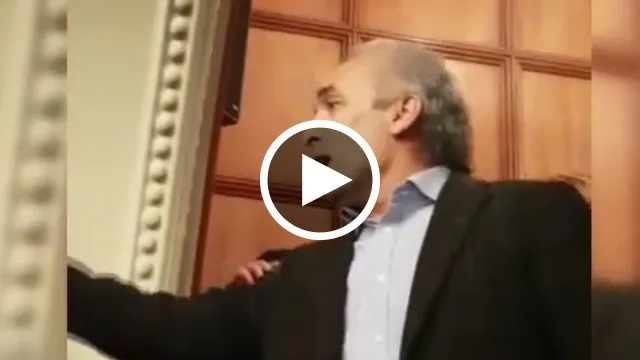 Can Dündar'a soru sormak isteyen Türk gazeteciye linç girişimi - Son ... Can Dündar'a soru sormak isteyen Türk gazeteciye linç girişimi - Son ...