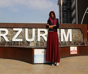 Erzurum'da, 2 metre boyu ve hermafrodit hastalığı nedeniyle toplum ...