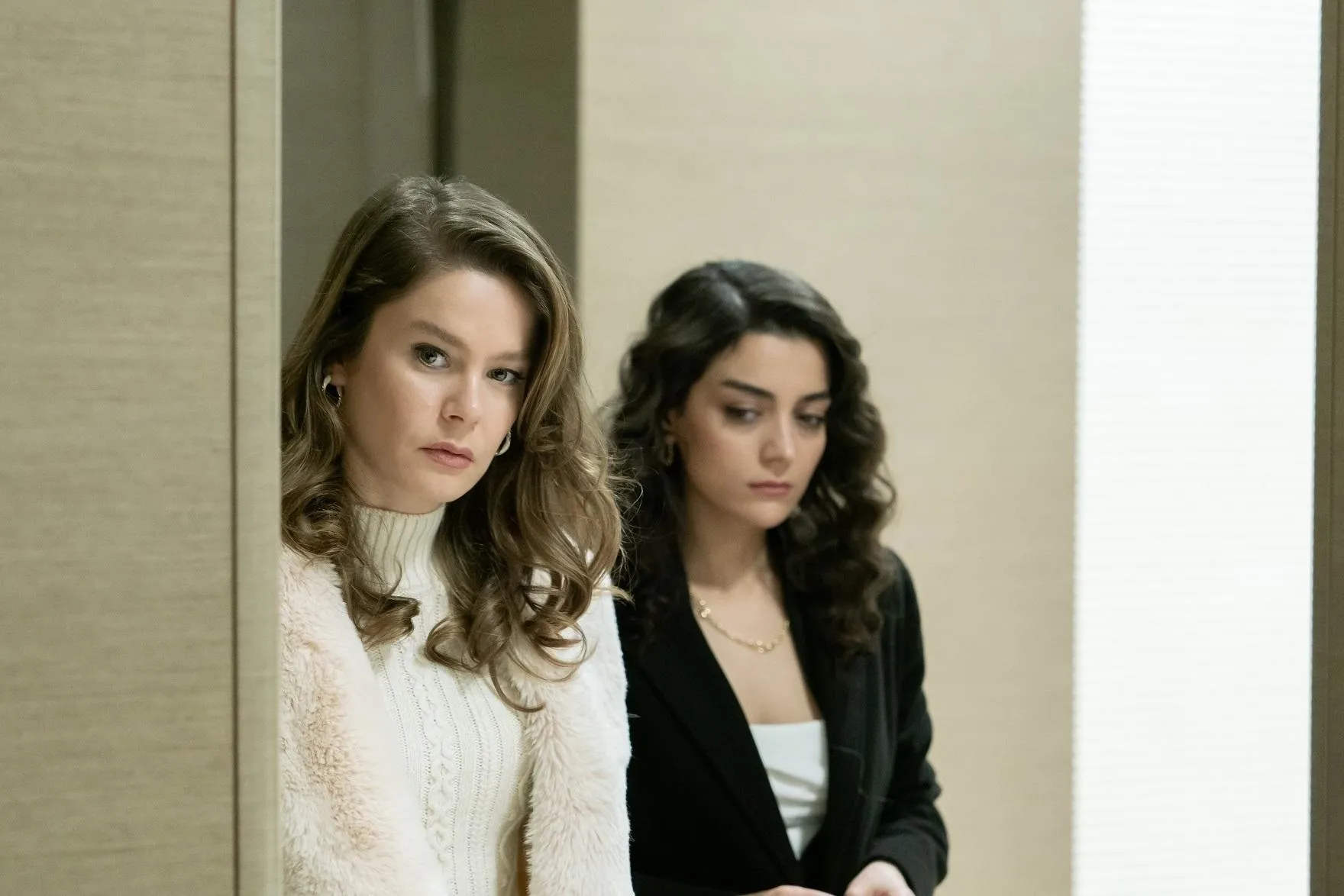 Camdaki Kız bu akşam var mı yok mu, neden yok? 16 Şubat Kanal D yayın akışı ile Camdaki Kız yeni ...