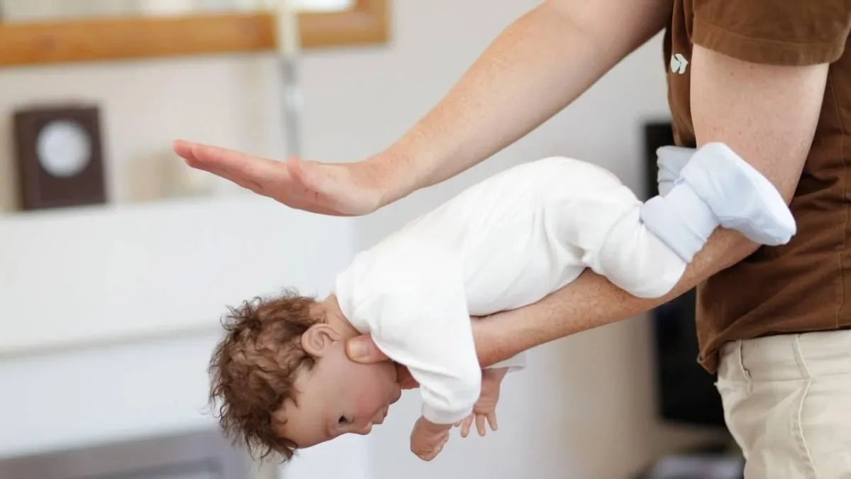 Heimlich manevrası nedir, nasıl uygulanır? Yetişkin ve bebeklerde ... Heimlich manevrası nedir, nasıl uygulanır? Yetişkin ve bebeklerde ...