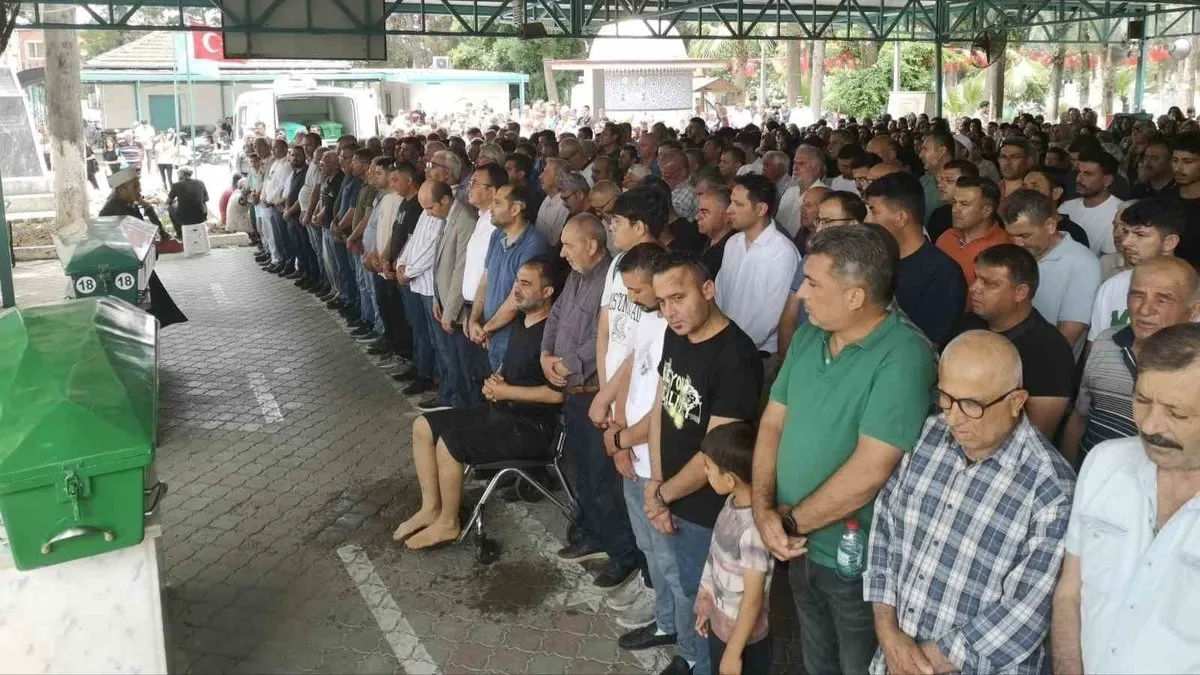 Mersin'de otomobilin ağaçlara çarpması sonucu bir çocuk öldü, 4 kişi ... Mersin'de otomobilin ağaçlara çarpması sonucu bir çocuk öldü, 4 kişi ...