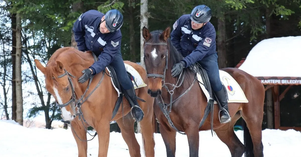 Zirvede, atlı timler devriyeye çıktı - Kocaeli Haberleri