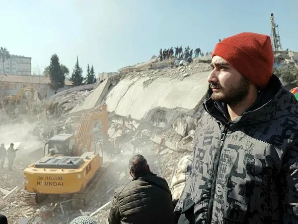 Depremden iki gün önce abisini arayıp Depremden iki gün önce abisini arayıp