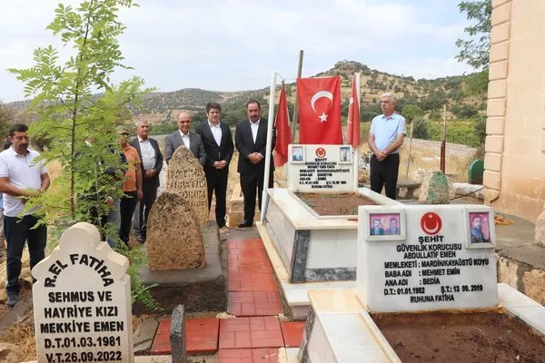 Aynı gün aynı yerde şehit olan baba-oğul için anma töreni yapıldı ... Aynı gün aynı yerde şehit olan baba-oğul için anma töreni yapıldı ...
