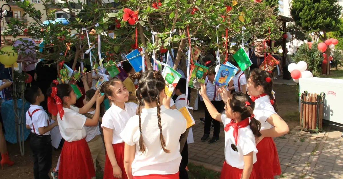 Mersin’de "Ağaçlar kitap açtı" etkinliği düzenlendi - Mersin Haberleri