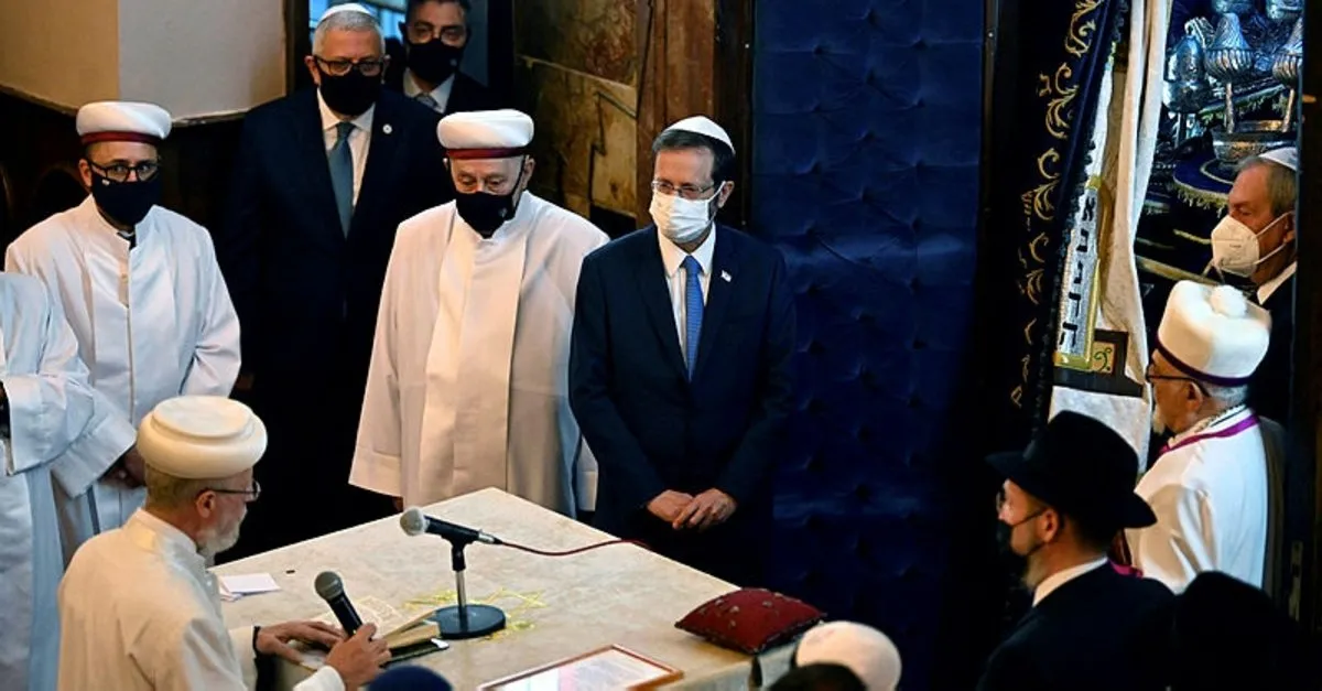 İsrail Cumhurbaşkanı Isaac Herzog Neve Şalom Sinegogu’nu ziyaret etti ... İsrail Cumhurbaşkanı Isaac Herzog Neve Şalom Sinegogu’nu ziyaret etti ...