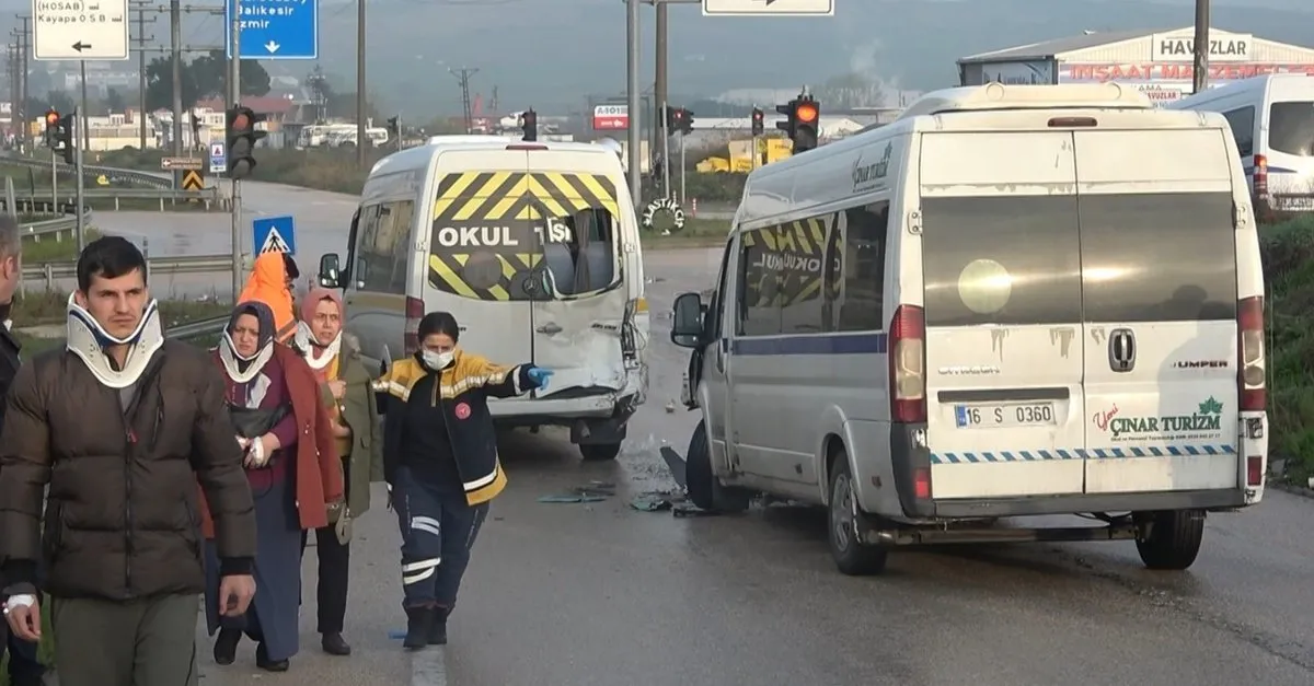İşçi servisleri kaza yaptı: 15 yaralı - Yaşam Haberleri İşçi servisleri kaza yaptı: 15 yaralı - Yaşam Haberleri