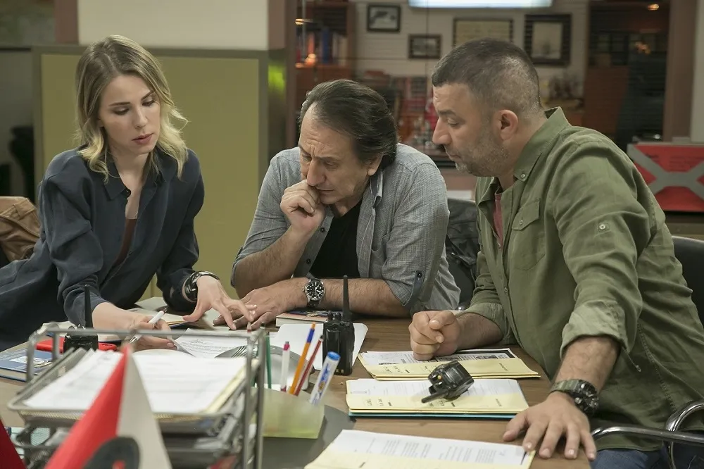 Arka Sokaklar yeni bölüm bu akşam var mı yok mu, neden yok? ARKA SOKAKLAR BİTTİ Mİ, final mi ...