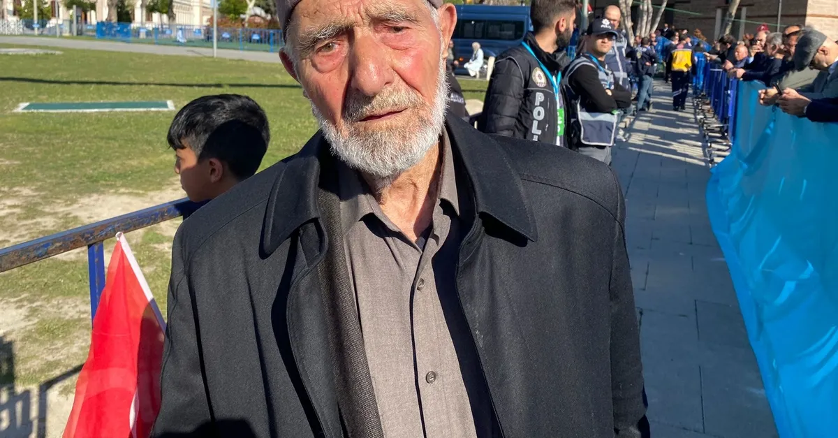 Bir asırlık Halil amcanın Erdoğan sevgisi: Allah onu başımızdan eksik ...