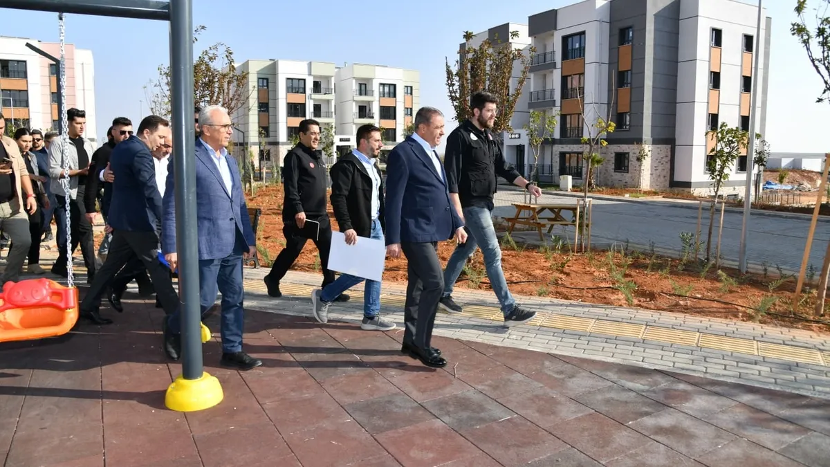 Kobayashi dragon maid maid موهای سبز