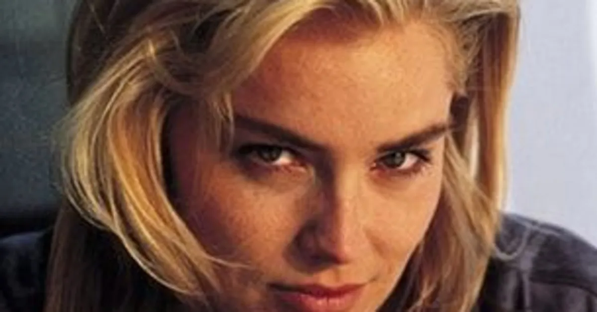 Bir dönemin en güzel kadınlarından Sharon Stone görüntüsüyle şaşırttı ...
