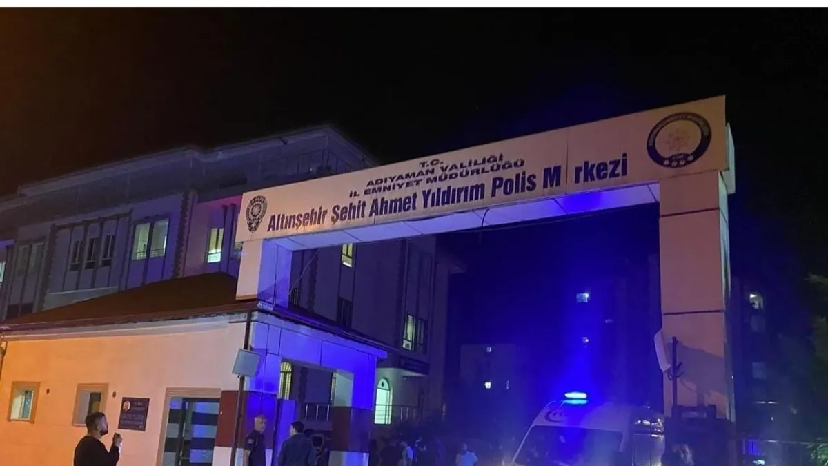 Polis memuru silahla saldırdı: Karakol amiri ve komiser şehit düştü ...