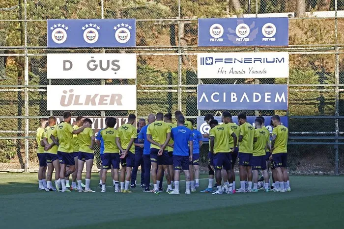 Mert Müldür Fenerbahçe ile ilk antrenmanına çıktı - Son Dakika Spor ... Mert Müldür Fenerbahçe ile ilk antrenmanına çıktı - Son Dakika Spor ...