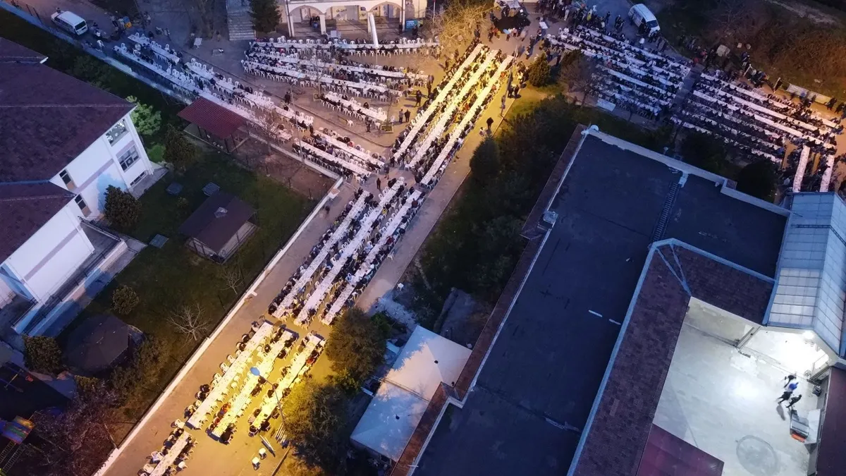 Miting havasında iftar yemeği - Son Dakika Haberler