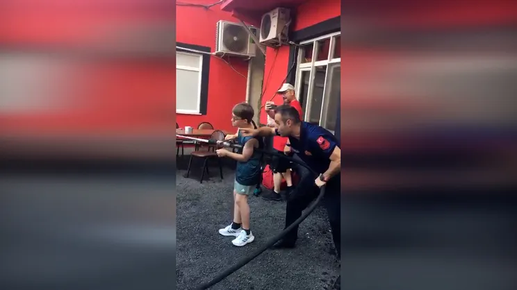 İtfaiyeden Murat için özel tatbikat videosunu izle | Son Dakika Haberleri