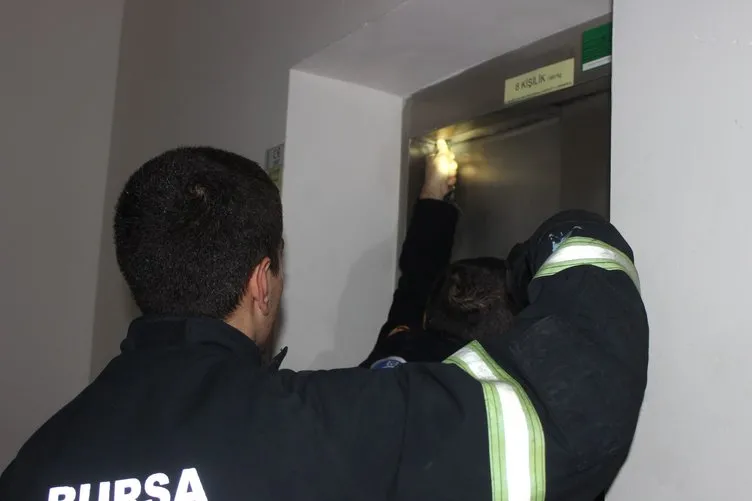 12. katta asansörde mahsur kalan kızları itfaiye kurtardı - Yaşam Haberleri 12. katta asansörde mahsur kalan kızları itfaiye kurtardı - Yaşam Haberleri
