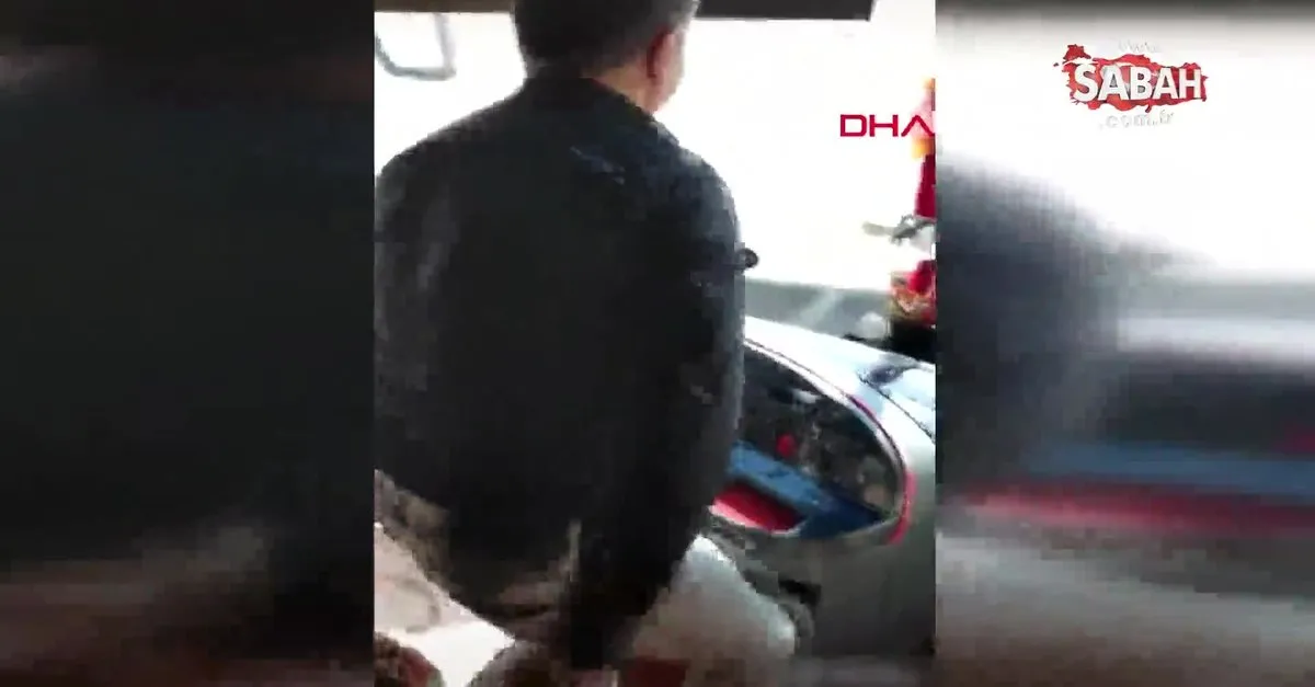 Dehşete düşüren olay! Seyir halindeki otobüsün şoförü ayağa kalkıp dans ... Dehşete düşüren olay! Seyir halindeki otobüsün şoförü ayağa kalkıp dans ...