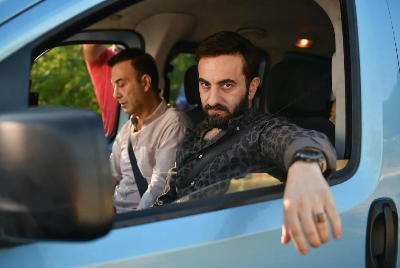 Aykut Enişte 2 Oyuncuları Kimlerdir Ve Konusu Nedir Bu Akşam Yayında