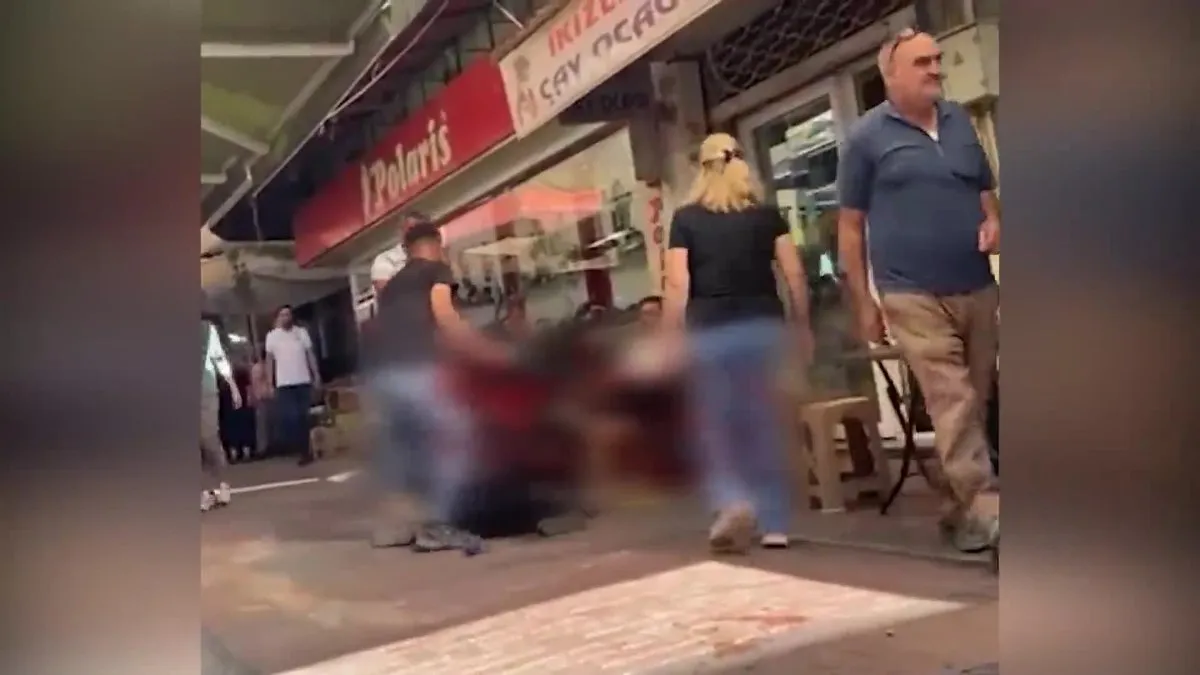 SON DAKİKA | Manisa'da kadına şiddet dehşeti kamerada! Hamile kadına ... SON DAKİKA | Manisa'da kadına şiddet dehşeti kamerada! Hamile kadına ...