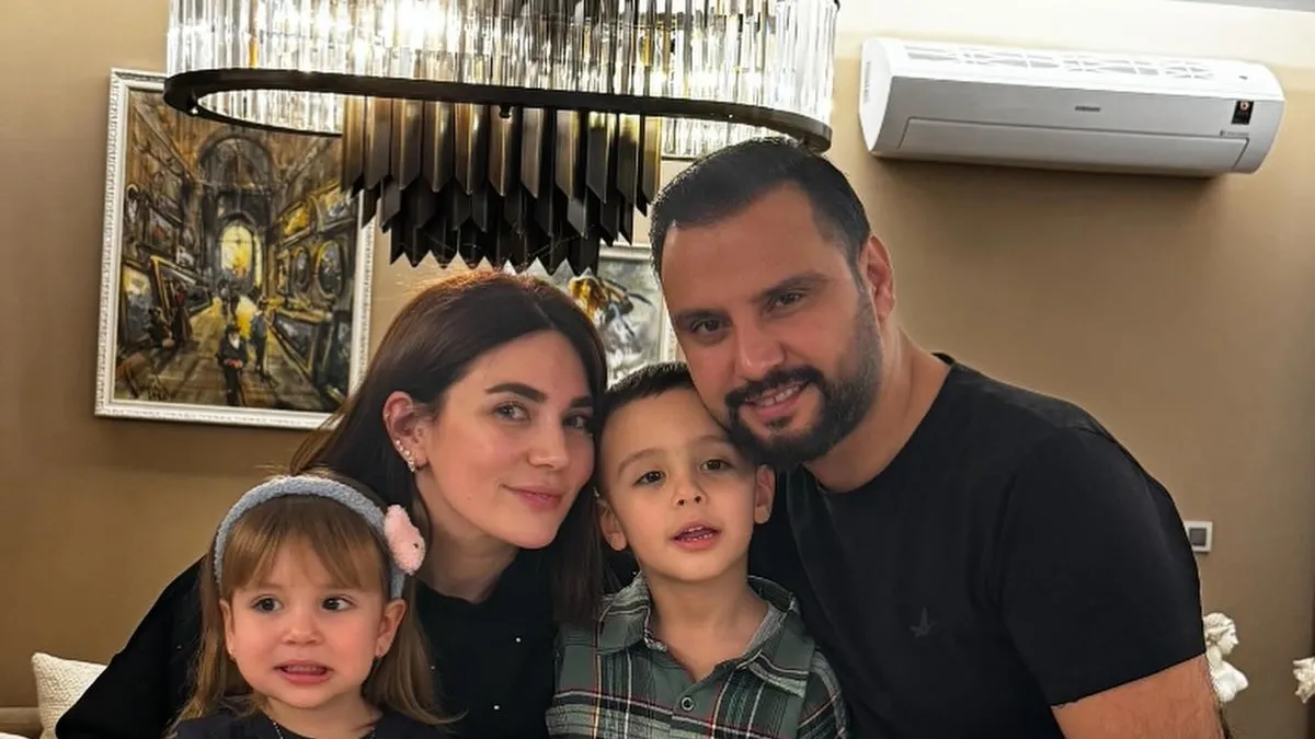 Ünlü şarkıcıdan oyun havası şovu! Alişan ve çocuklarının eğlenceli ... Ünlü şarkıcıdan oyun havası şovu! Alişan ve çocuklarının eğlenceli ...