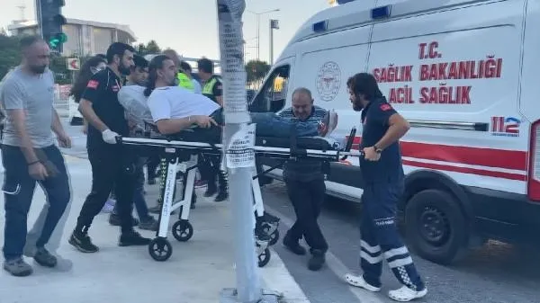 Beylikdüzü’nde dehşet anları! Otomobili yayaların üzerine sürdü ...